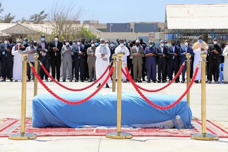 The body of former Somali President Ali Mahdi arrives in Mogadishu ...