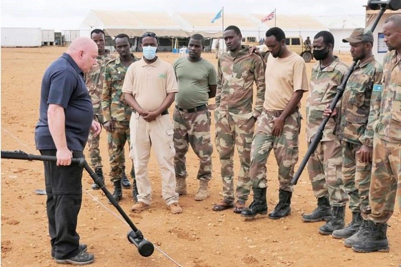 Somali 60th Division Commander visits demining training troops - Somali ...