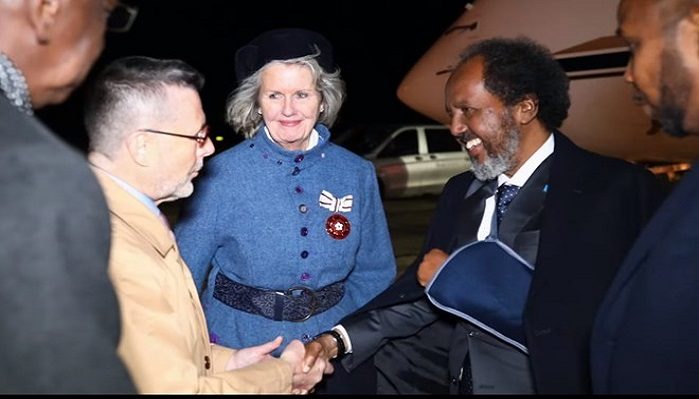 Somalia President in London is begging for food to sell on the black ...